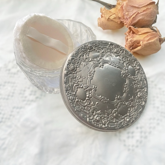 American Vintage | Makeup | Vintage Silver Loose Powder Jar With Powder ...